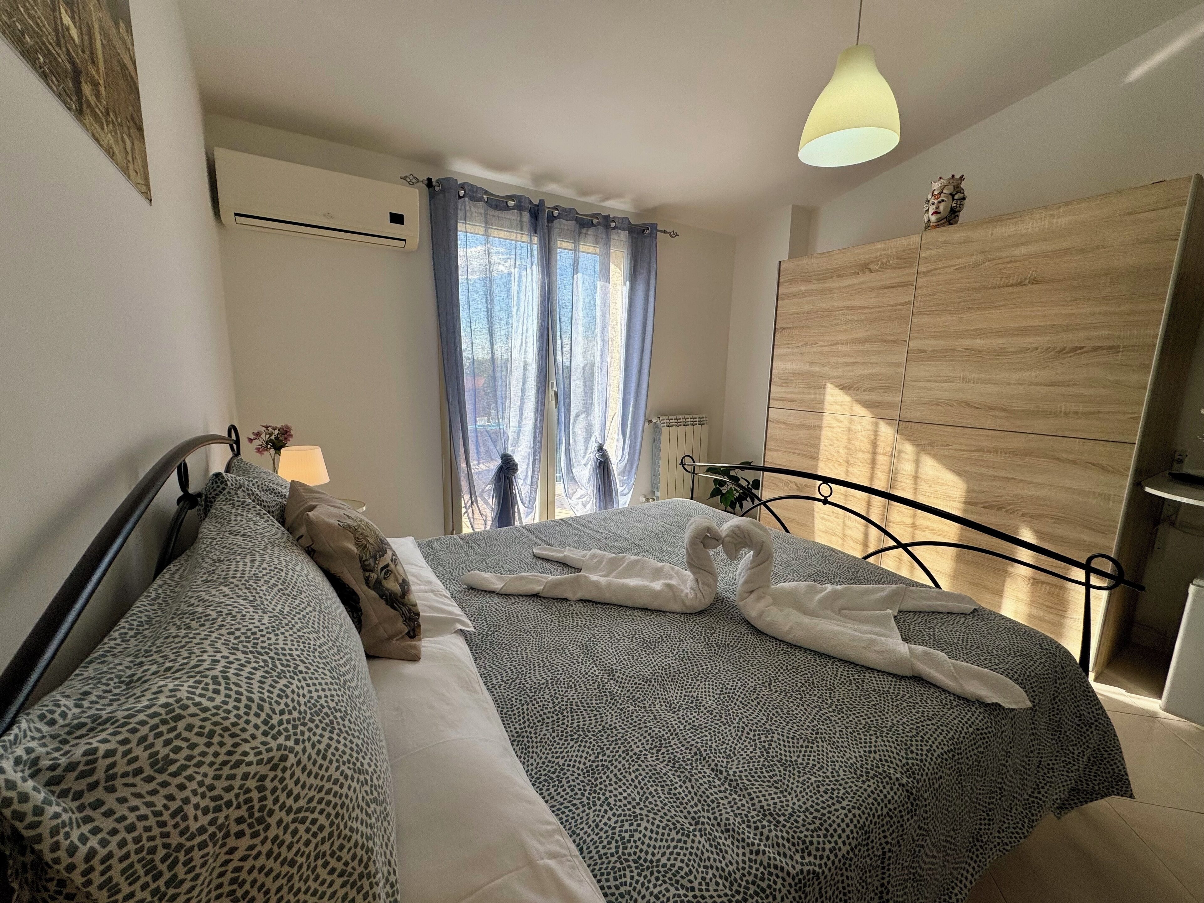 Quarto Duplo Comfort | Minibar, secretária, Wi-fi grátis, roupa de cama fornecida 