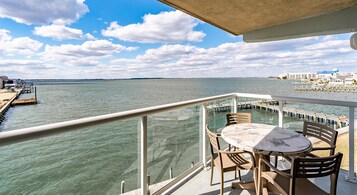 Apartamento Premium em Condomínio Fechado, 3 quartos, vista para a baía | Varanda