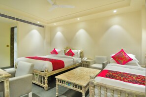 Quarto Básico | Cofre no quarto, Wi-fi grátis 