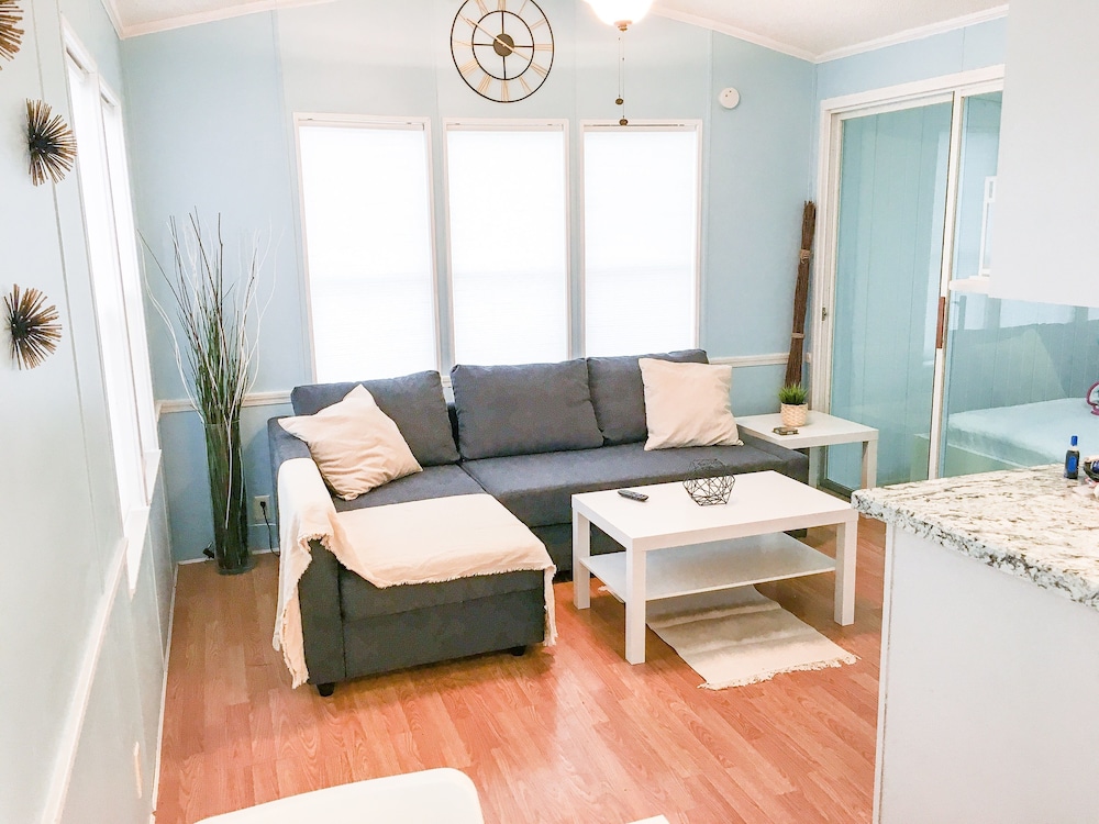 Hidden Lake View Cottage 5 Miles From Disney! - Lake Tohopekaliga, FL