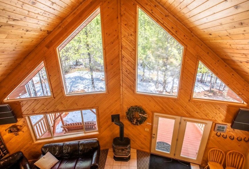 Island Park Hideaway - Bill's Island | Hot Tub - Snowmobile - Island Park, ID