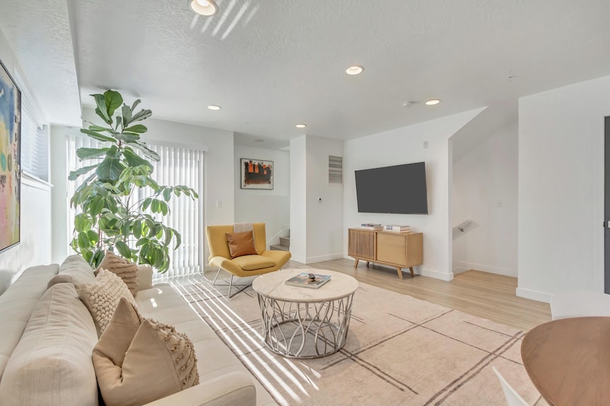 Downtown Slc Granary District Townhome 2 King Suites Sleeper Sofa +2 Car Garage - Salt Lake City, UT