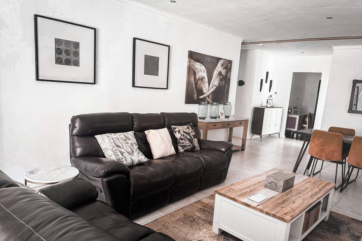 Apartamento Executivo, 2 quartos | Minibar, quartos insonorizados, Wi-fi grátis, roupa de cama fornecida 
