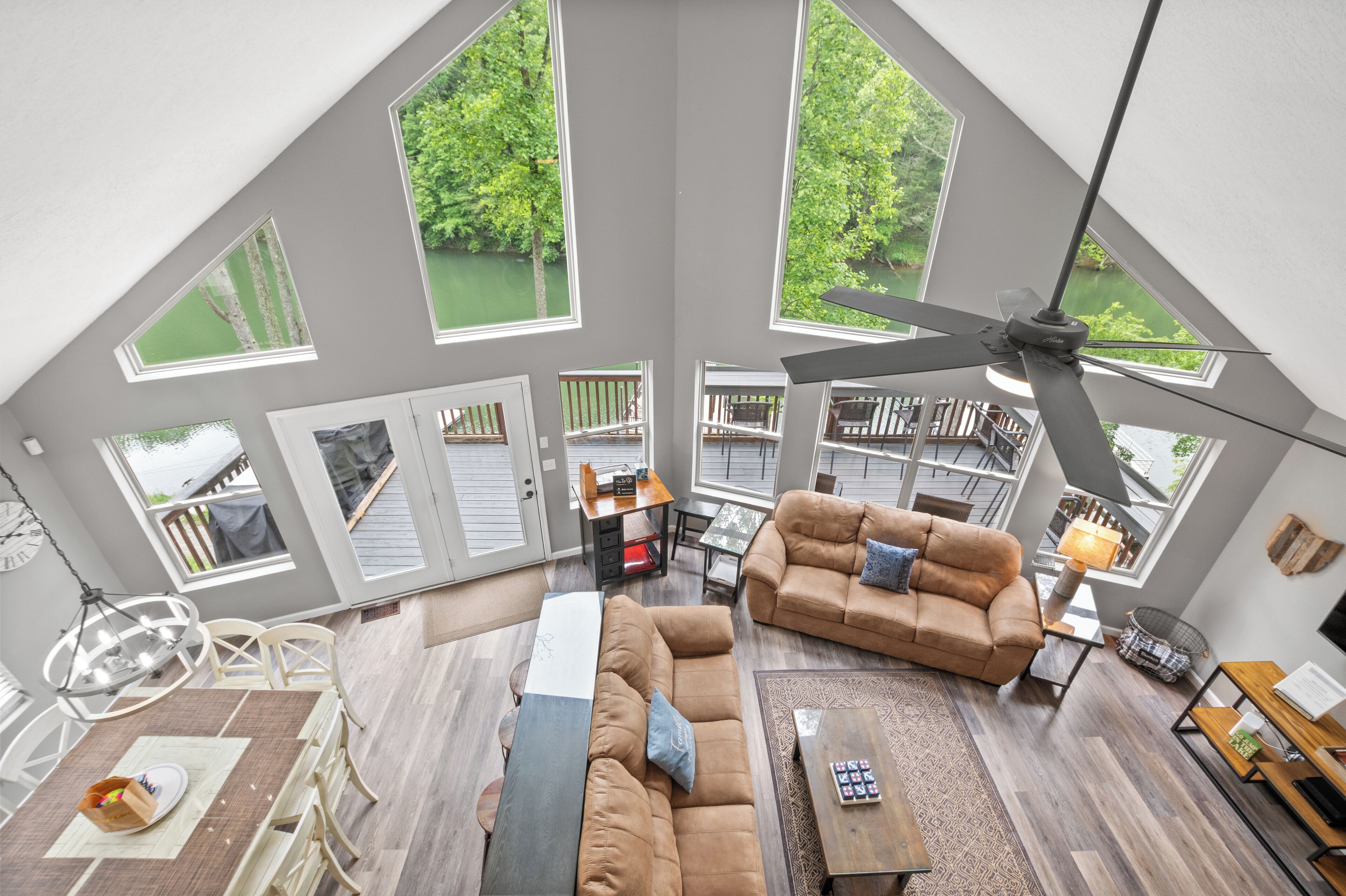 8br Lakefront With 2-story Dock And Slides, No Wake Cove, Ideal For 3-4 Families - Norris Lake, TN