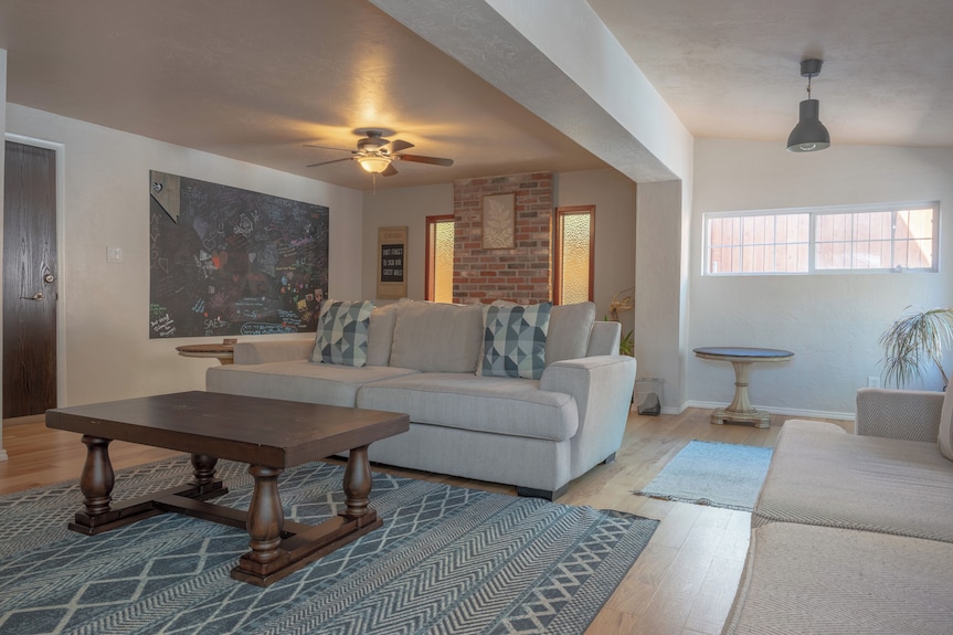 ¡Carismático, Relajante Y Acogedor Hogar En Reno, Cerca Del Centro Y De La I-80! - Reno