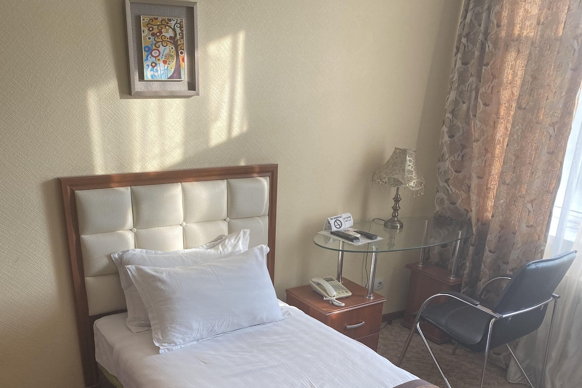 Quarto Individual Clássico | Secretária, secretária adequada para computadores portáteis