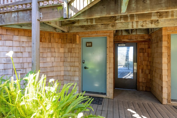 Ocean Front Condo Shorebirds 211 - Moss Landing, CA