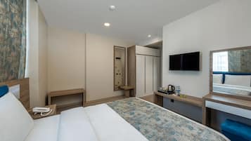 Quarto casal luxo | Roupas de cama premium, edredons de pluma, frigobar