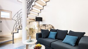 Quarto Clássico com Cama de Casal | Sala de estar