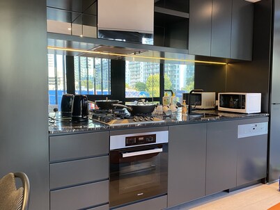 New luxury 3bedroom townhouse cityview