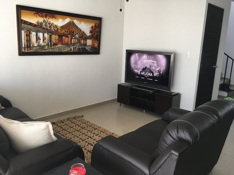 3 Pools-gated-24hr Security-guatemala-carretera A El Salvador Ca1 & New Carr Vas - Chiapas