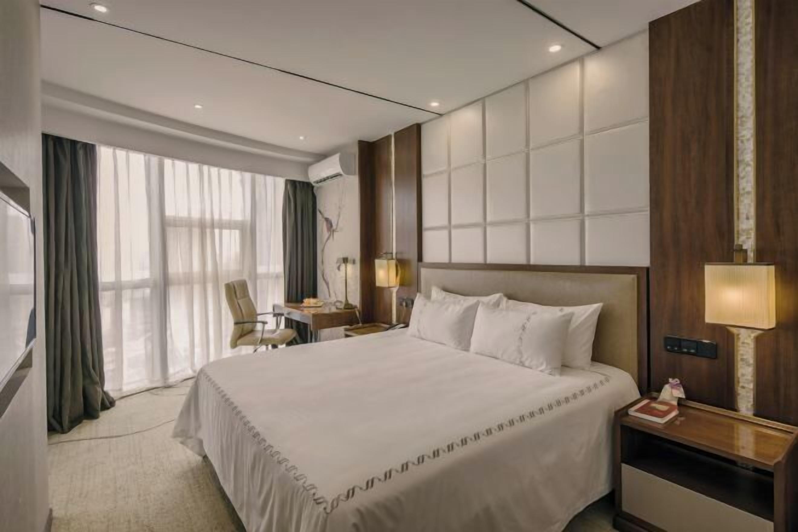 Minibar, cofre no quarto, cortinas/cortinados opacos, Wi-fi grátis 