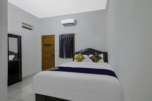 Quarto Duplo | Secretária, Wi-fi grátis, roupa de cama fornecida 