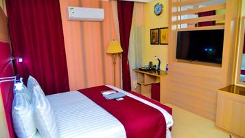 Quarto Clássico | 1 quarto, minibar, cofre com capacidade para portátil, secretária