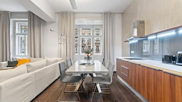 Apartamento conforto | Cozinha privada | Geladeira, micro-ondas, fogão, cooktop