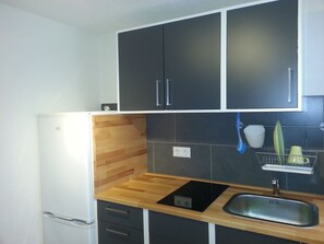 Dúplex, 1 quarto, não fumadores, cozinha | Cozinha privada | Um frigorífico 