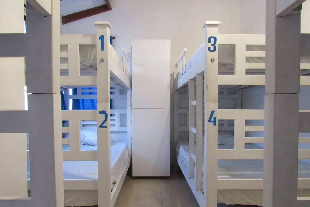 Dormitório Partilhado Standard, em dormitório misto (4 bunk beds, 8 people) | Cortinas/cortinados opacos, Wi-fi grátis, roupa de cama fornecida