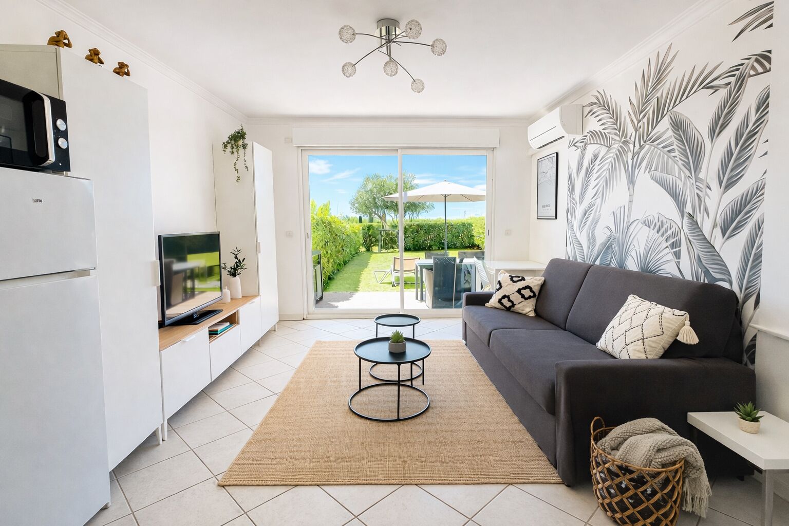 Juan-les-pins 2 Pièces Avec Jardin, 4 Min à Pieds De La Plage, Piscine, Parking - Antibes