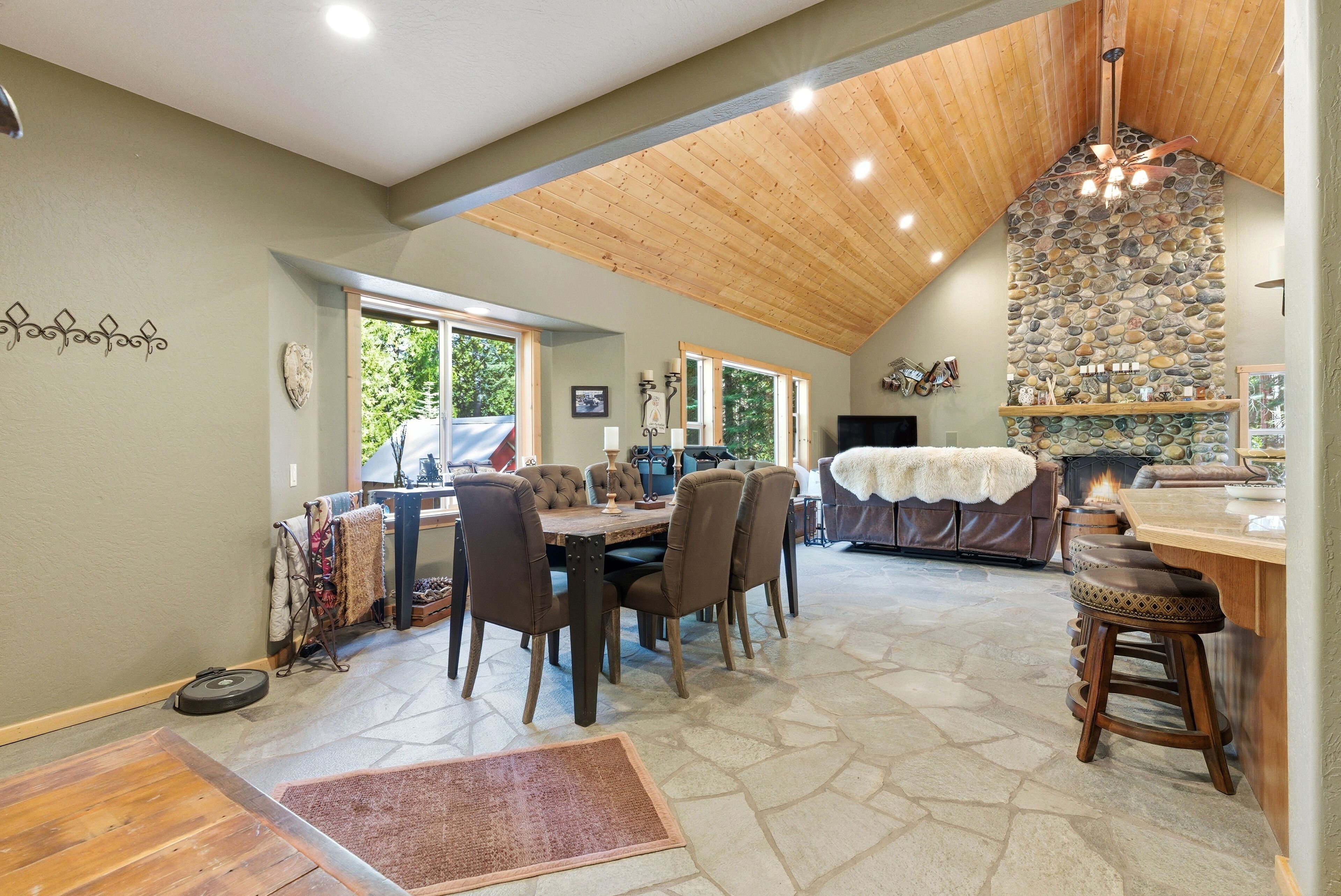 Luxury Cabin East Village Walking Distance To Town - Shaver Lake, CA