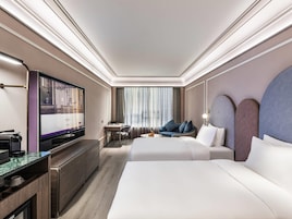 Quarto luxo, 2 camas de solteiro | Frigobar, cofres nos quartos, escrivaninha, cortinas blackout
