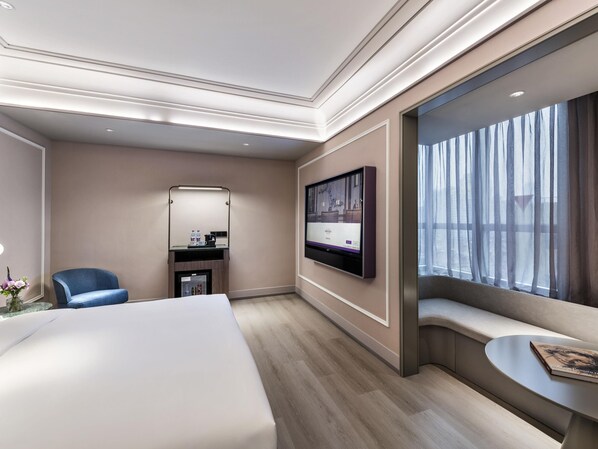 Quarto Superior, 1 cama king-size | Minibar, cofre no quarto, secretária, ferro/tábua de engomar