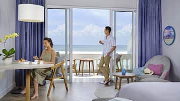 Quarto Executivo, 1 cama king-size, vista para o mar | Minibar, cofre no quarto, com decoração personalizada