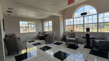 Área de estar no saguão