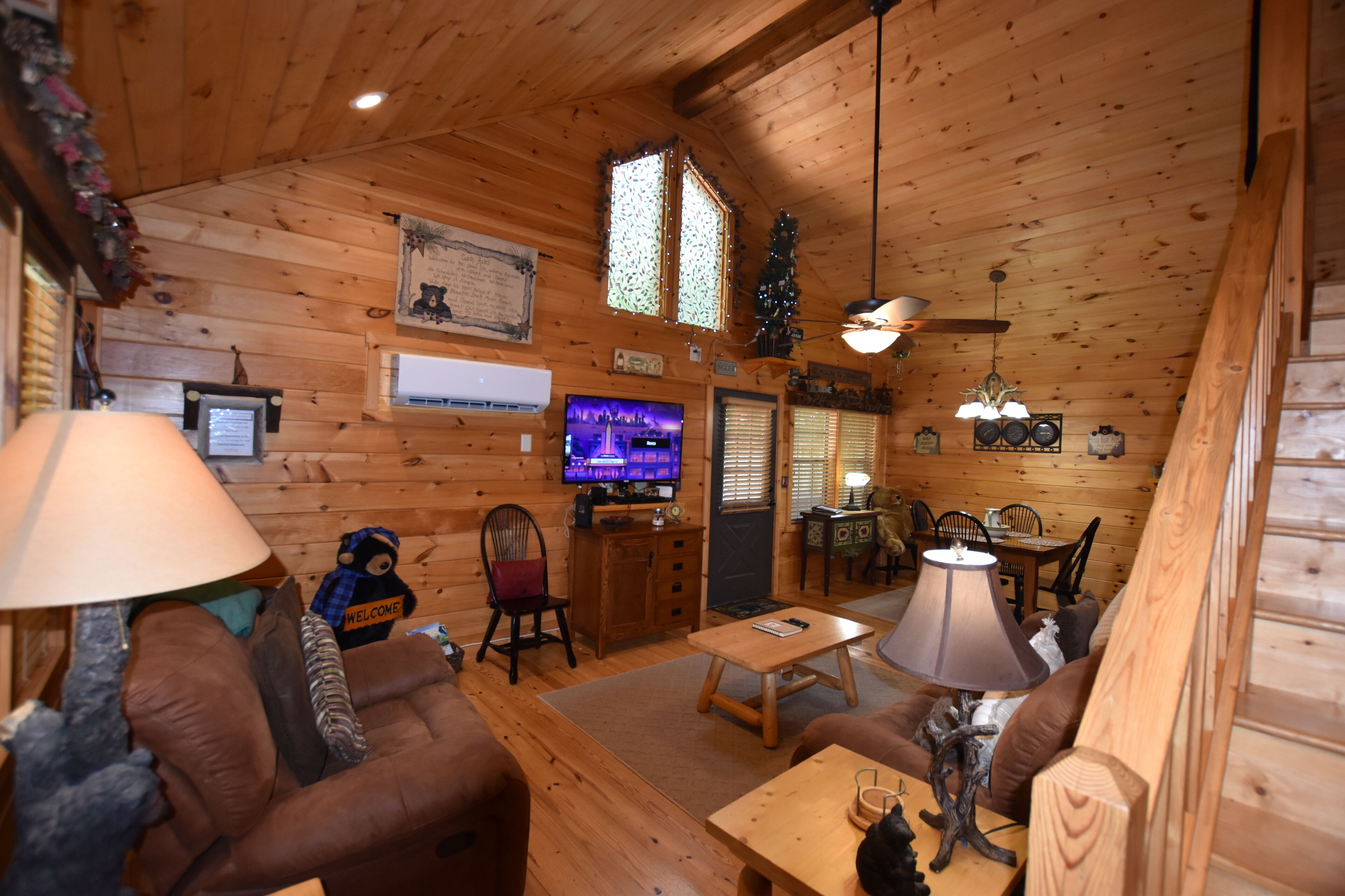 Cozy 2-bedroom Cabin Near Chattahoochee River - Helen, GA