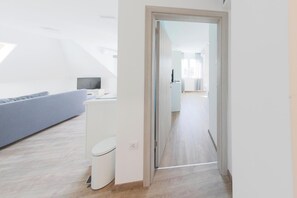 2 quartos, escrivaninha, quartos à prova de som