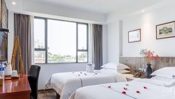 Quarto duplo exclusivo | Escrivaninha, cortinas blackout, quartos à prova de som