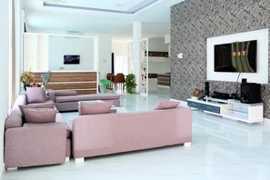 Villa Premier | Sala | TV de ecrã plano 
