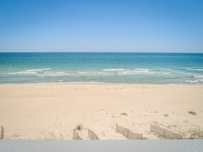 Now taking Spring Break reservations! 1 bed/1 bath beachfront apartment ...