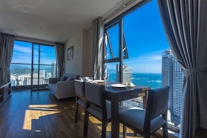 Área de estar no saguão