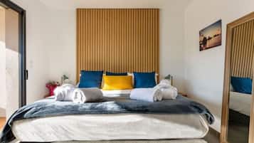 1 quarto, cofre no quarto, com decoração personalizada