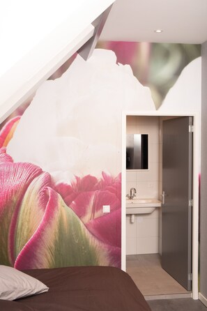 Quarto luxo, 1 cama Queen | Wi-Fi de cortesia