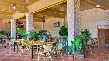 3 bares/lounges