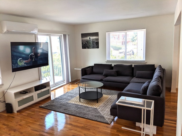 Gorgeous, Modern, Updated Duplex - Staten Island, NY
