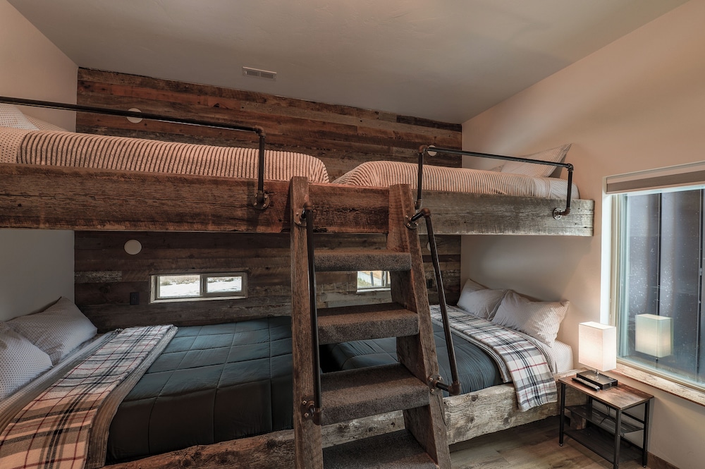 Chalet W/ Panoramic Teton Views, Hot Tub & Sauna - Driggs, ID