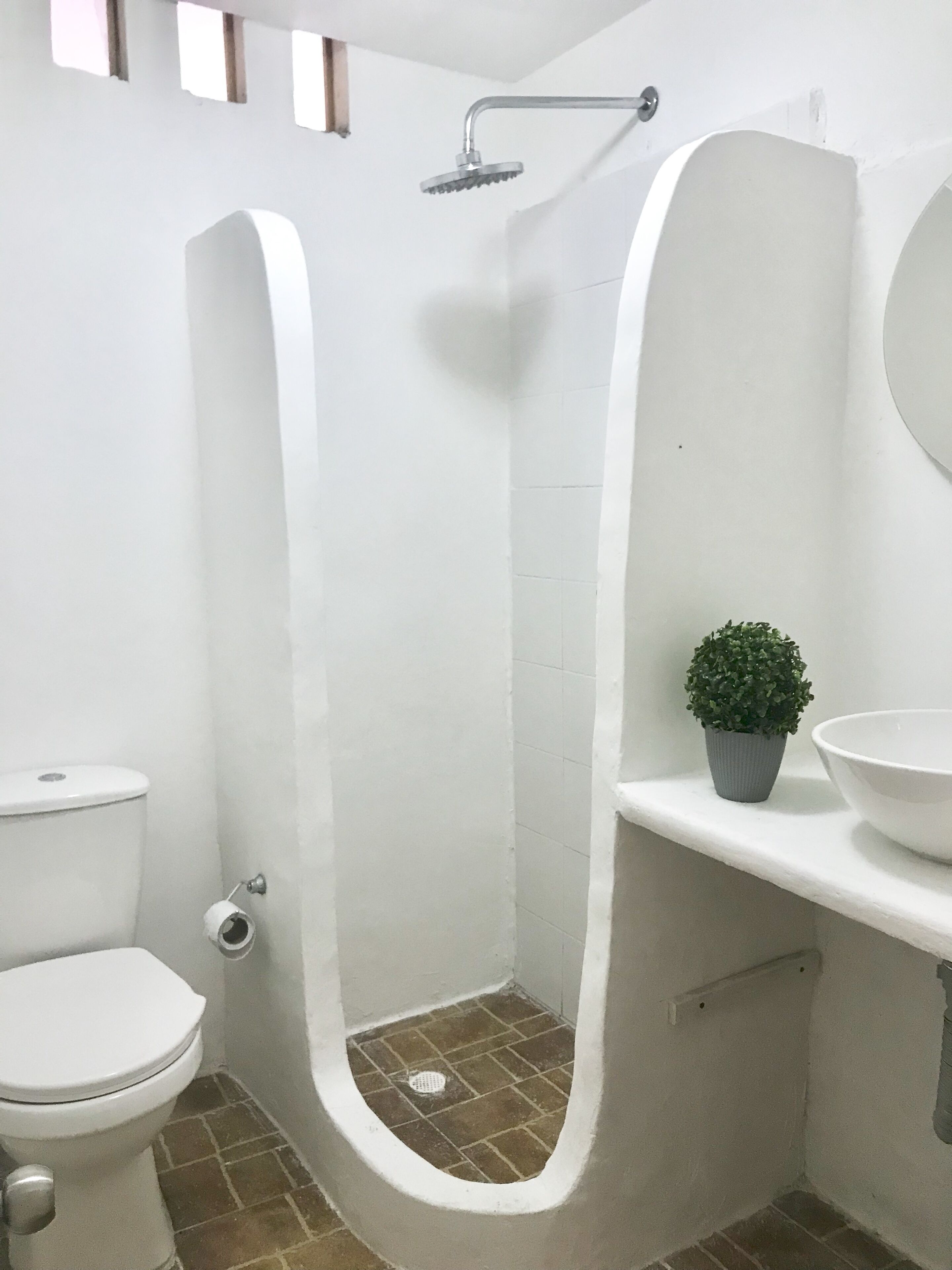 Apartamento | Banheiro | Chuveiro, chuveiro com efeito de chuva, produtos de toalete grátis 