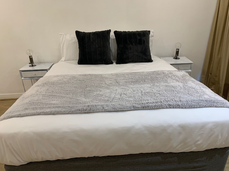 House Overlooking Ocean - Parklands