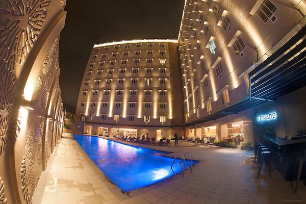 Piscina exterior, da(s) 6:00 à(s) 22:00, espreguiçadeiras