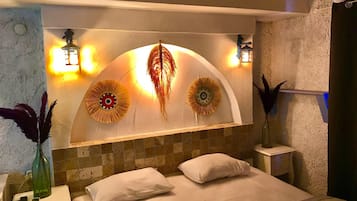 Quarto casal romântico, vista para o jardim | Roupas de cama premium, individualmente decorados