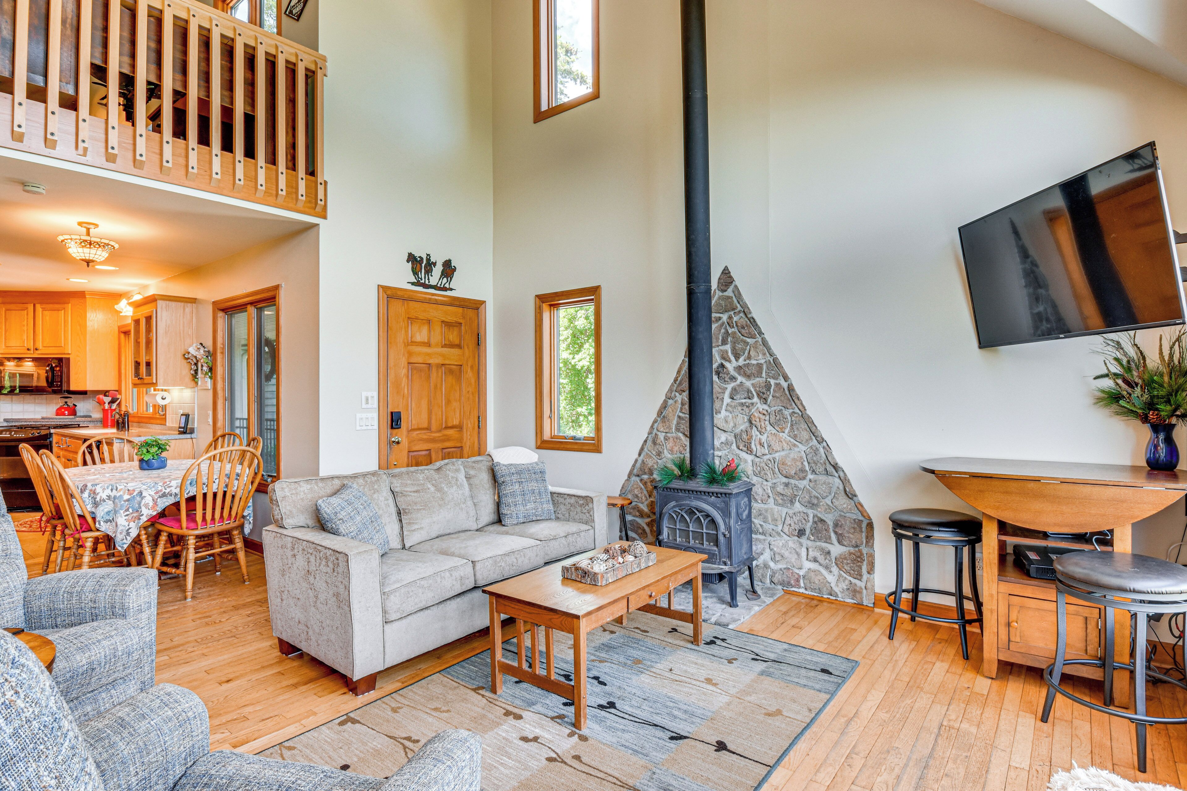 Hilltop Home W/ Panoramic Forest & Mountain Views! - Dahlonega, GA
