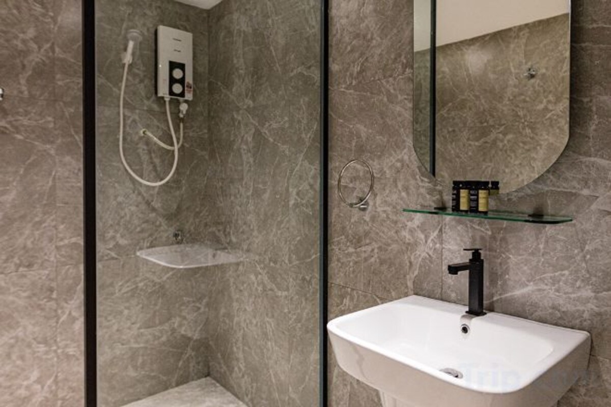 Casa de banho | Um polibã, um secador de cabelo (mediante pedido), um bidé 