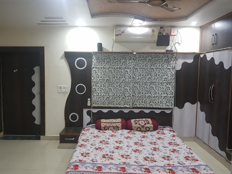 House Located Near The Tomb Of Akbar Sikandra, A Perfect Tourist Attraction. - Agra