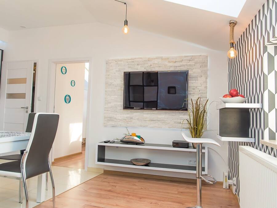 Apartamento conforto | Área de estar | TV de tela plana 50 polegadas com canais digitais, TV LED