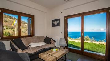 Dúplex de Luxo, 3 quartos | Sala | TV de ecrã plano, lareira