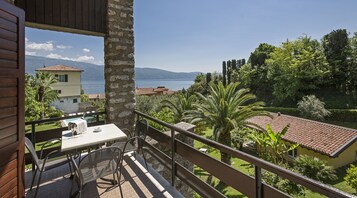 Quarto Duplo Superior, vista para o lago | Vista da varanda