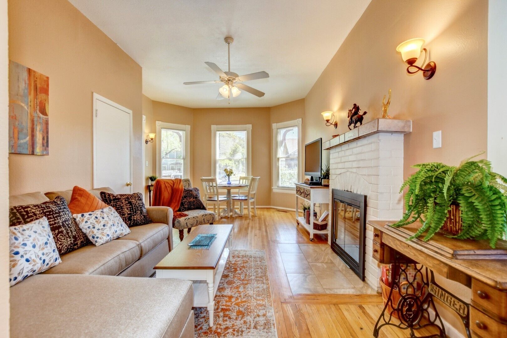 Victorian Suites ~ The Perfect Location With All The Comforts Of Home - Prescott, AZ