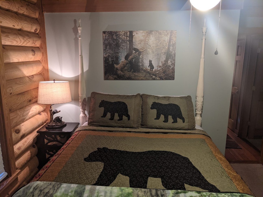 Friends Family And Pets,enjoy Relaxing, Quiet Getway With Hot Tub And Fire Pit! - Lookout Mountain, TN
